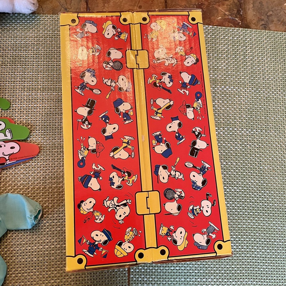 Vintage Peanuts Snoopy 1963 Wardrobe Trunk Plush Nine Outfits ...