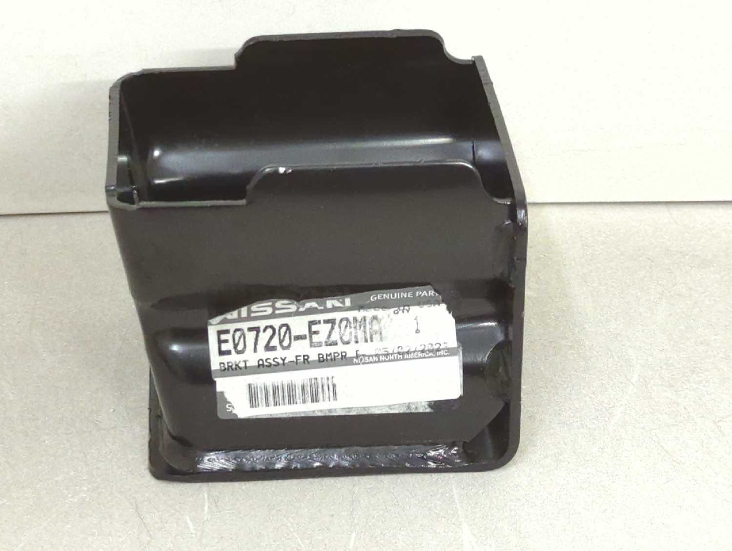 New OEM Genuine Nissan Front Bumper Mount 2016-2024 Titan XD RH E0720 ...