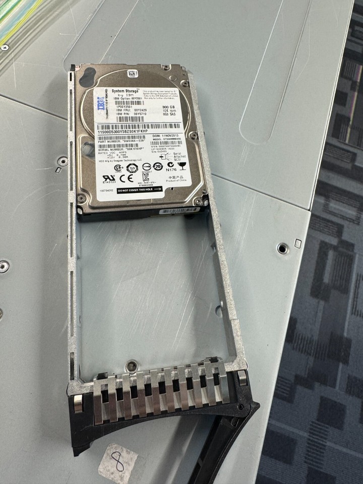 IBM Storwize V3700 00Y2613 - 24 Bay Expansion Array w/Controllers & SAS ...