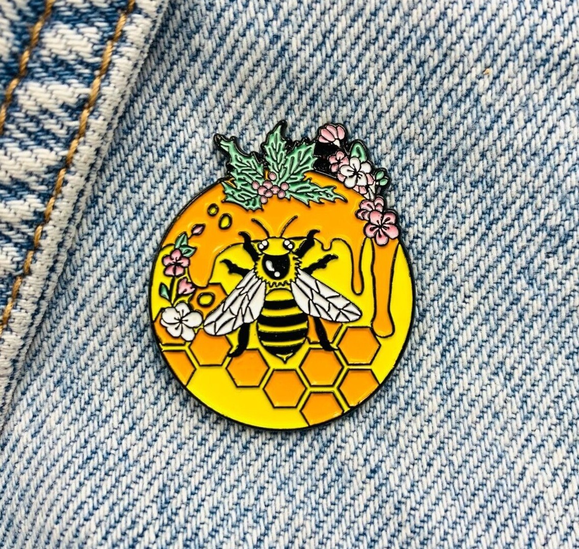 Neue Emaille Pin Bienen Nest Bienen Königin Metall Stecker 1 Stück | eBay