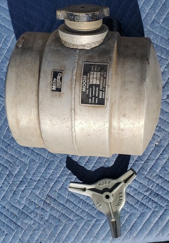 LOOK 50s 2.5 Gallon Moon Aluminum Fuel Tank w Knockoff Gas Cap 1932 ...