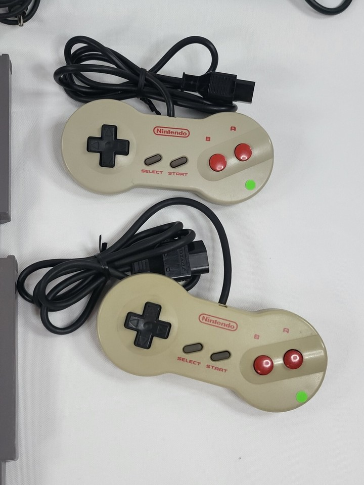 LOT Original NES Nintendo Console Bundle w/4 Controllers Zapper 14 ...