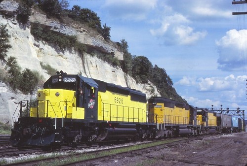 CNW 6926 SD40-2+2 & MTY GRAIN @ ST. PAUL, MN 1984 35MM SLIDE | eBay