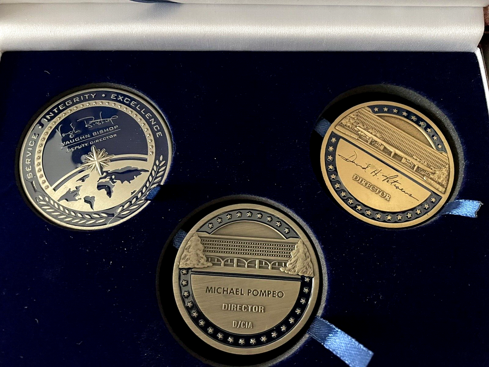 CIA Directors David Petraeus & Michael Pompeo Challenge Coins W/Case | eBay