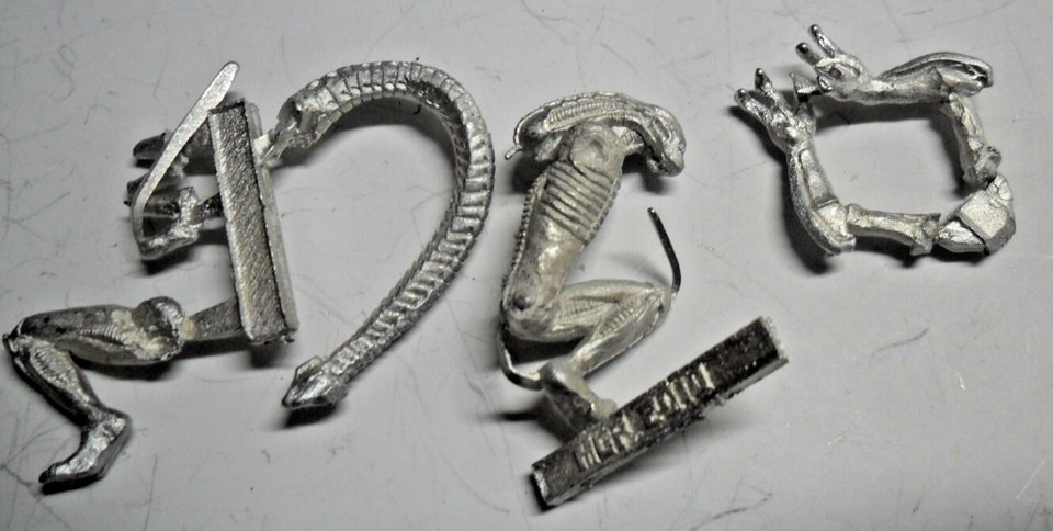 Mongoose AVP Aliens vs Predator metal Alien trial miniature rare oop ...