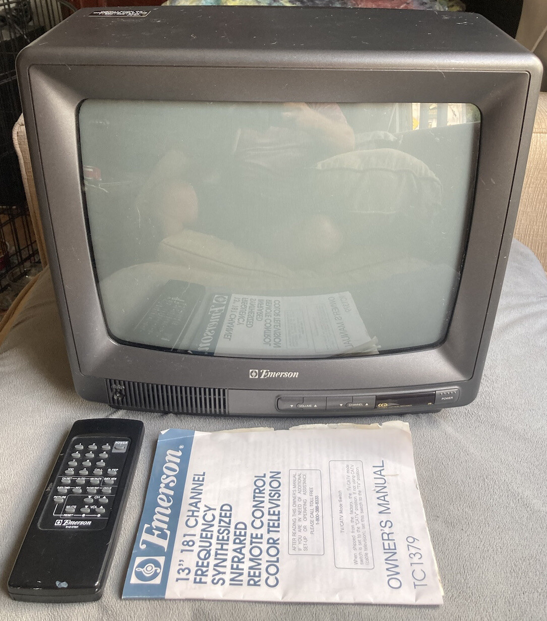 Vintage 1993 Emerson 13” CRT TV TC1379 Gaming Television w/Remote ...