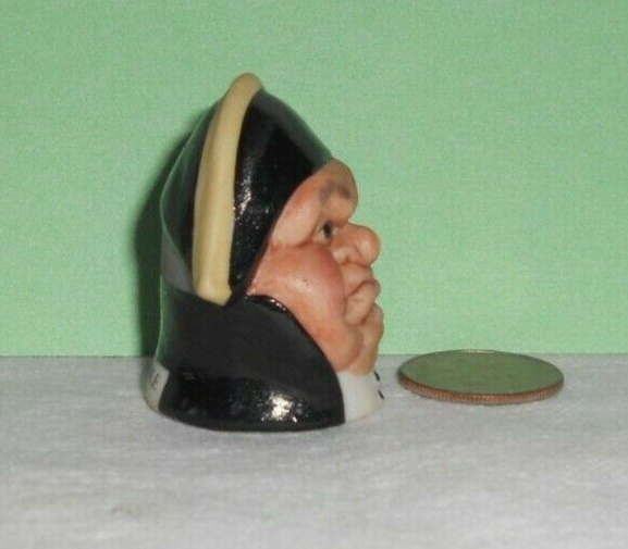VINTAGE THIMBLE HANDPAINTED DICKENS CHARACTER MR BUMBLE STAFFORDSHIRE ...