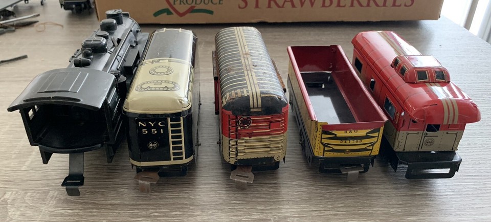 MARX train - HTF 400 Wind Up Locomotive w/ puffer 6 inch Freight Set ...