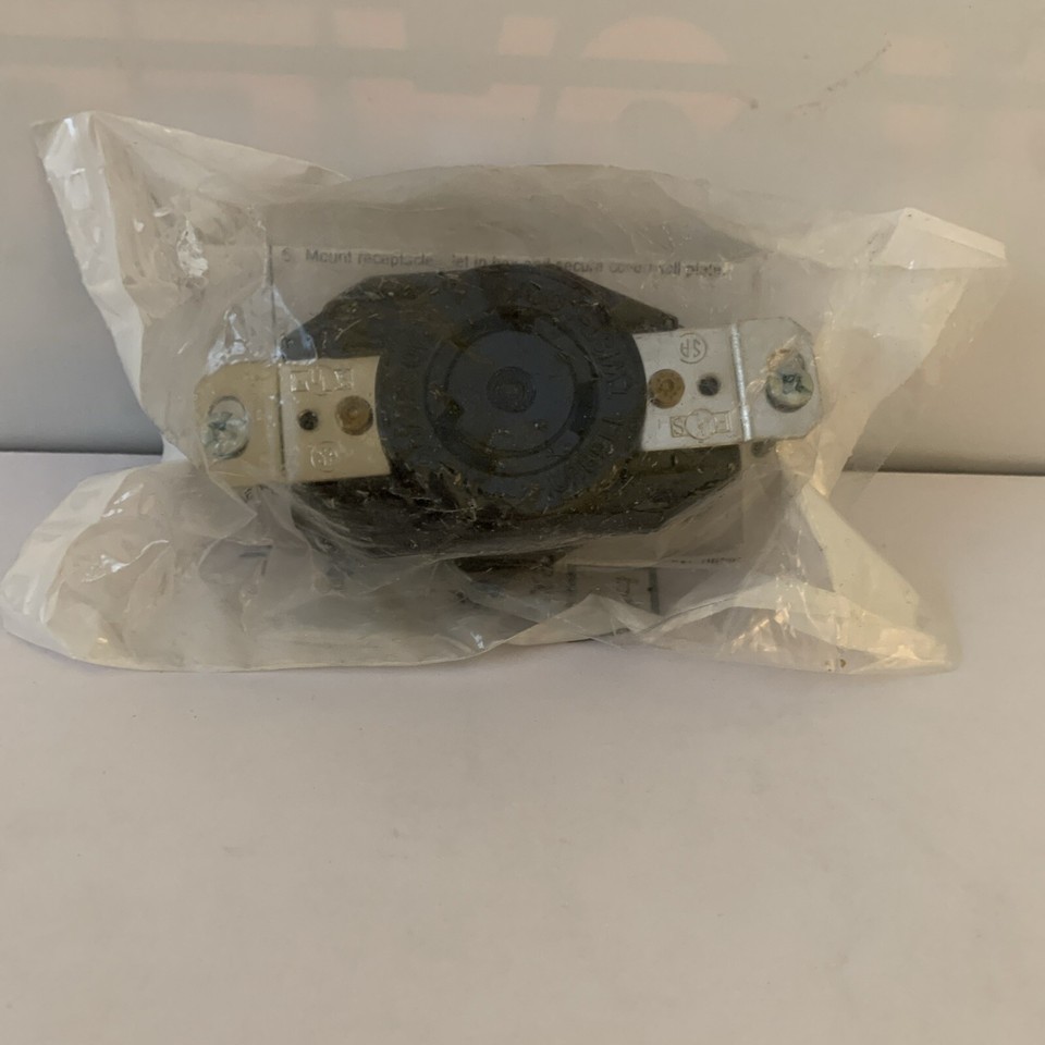 HUBBELL L620R 20 AMP 250 VAC L6-20R Locking Receptacle 2 Pole 3 Wire ...