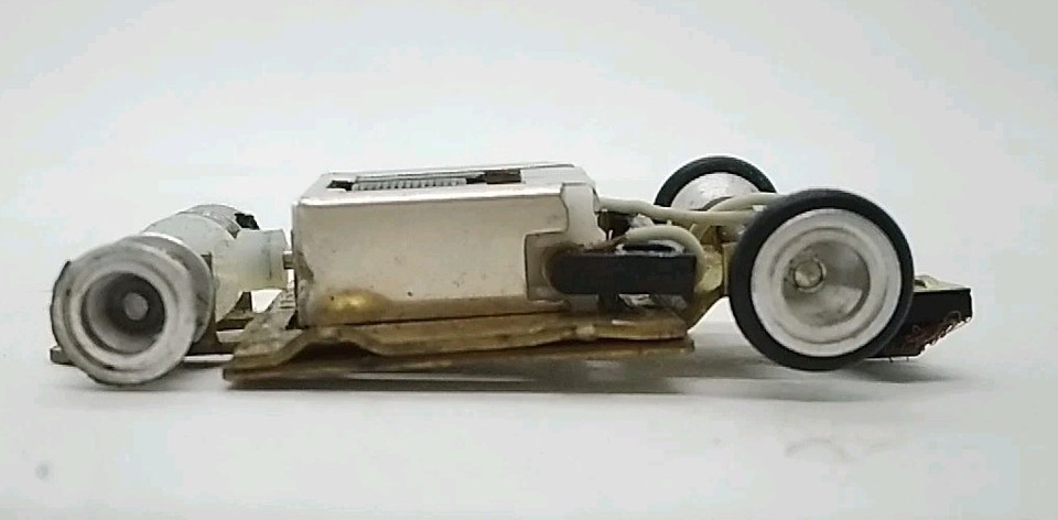 Riggen HO Scale Slot Car Chassis Vintage Golden w/Silver Rims - WORKS ...