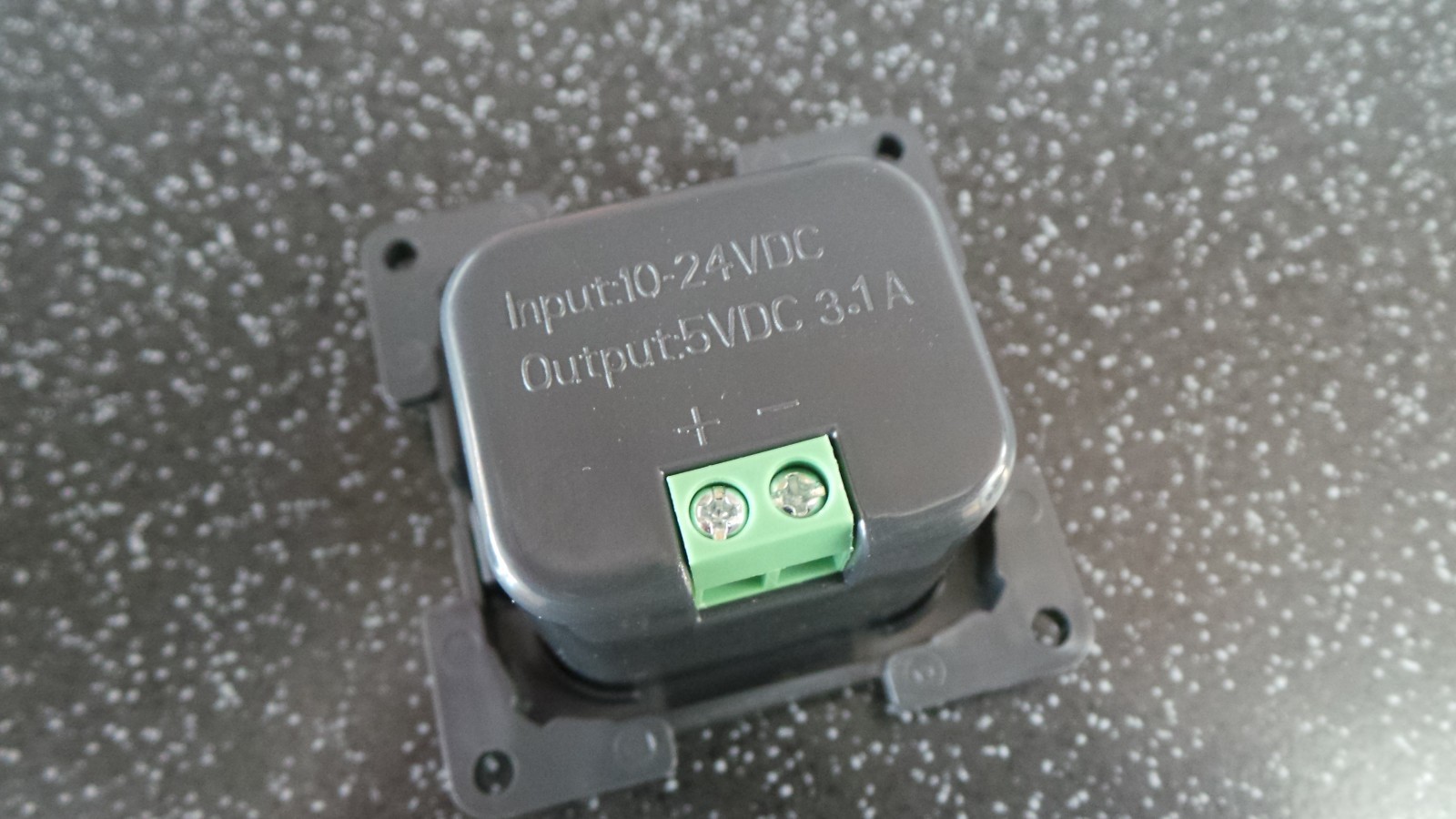 CARAVAN/MOTORHOME C-LINE/CBE USB C-TYPE & USB A & 12V SOCKET IN ...