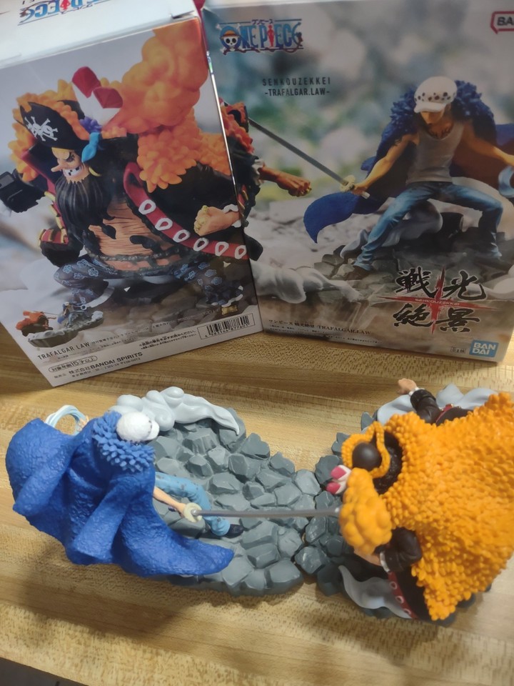 Room! One Piece 2-Piece Figure Set! TRAFALGAR D WATER LAW & BLACKBEARD ...