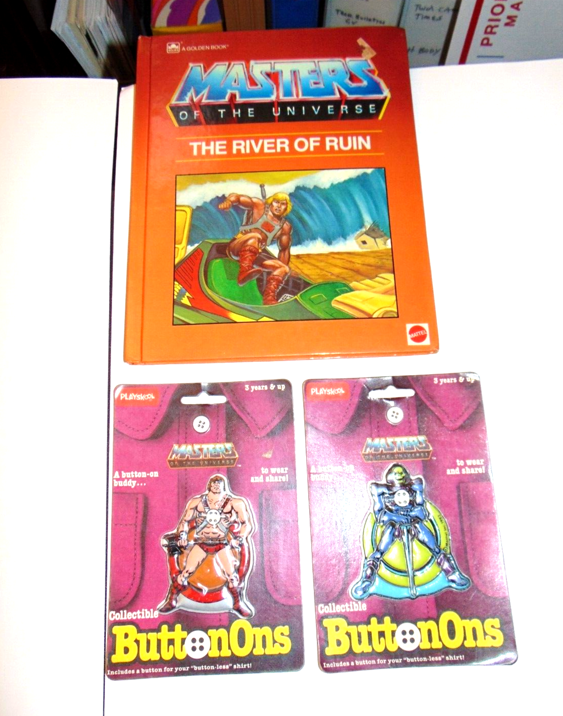 VERY RARE LOT OF 2 MOTU BUTTON-ONS NOS NRFP SKELETOR AND HE-MAN PLUS ...