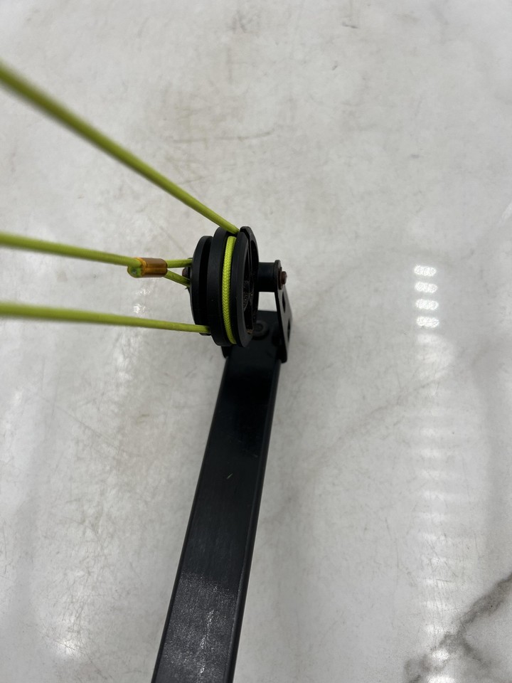 Bear Archery Apprentice Youth Compound Bow 31" Axle Beginner Compound ...