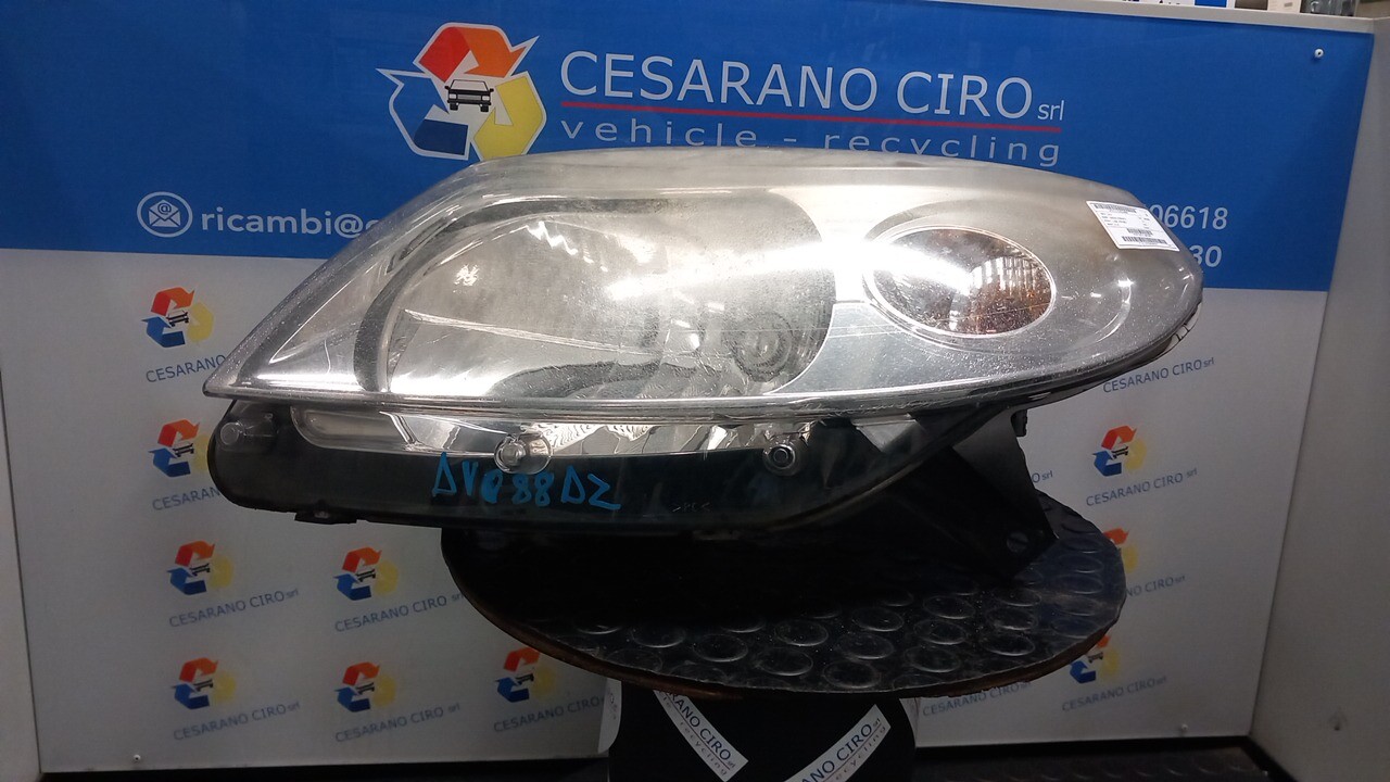 Proiettore-Faro Sx. 8200733878 DACIA Sandero ( 07/08>04/13