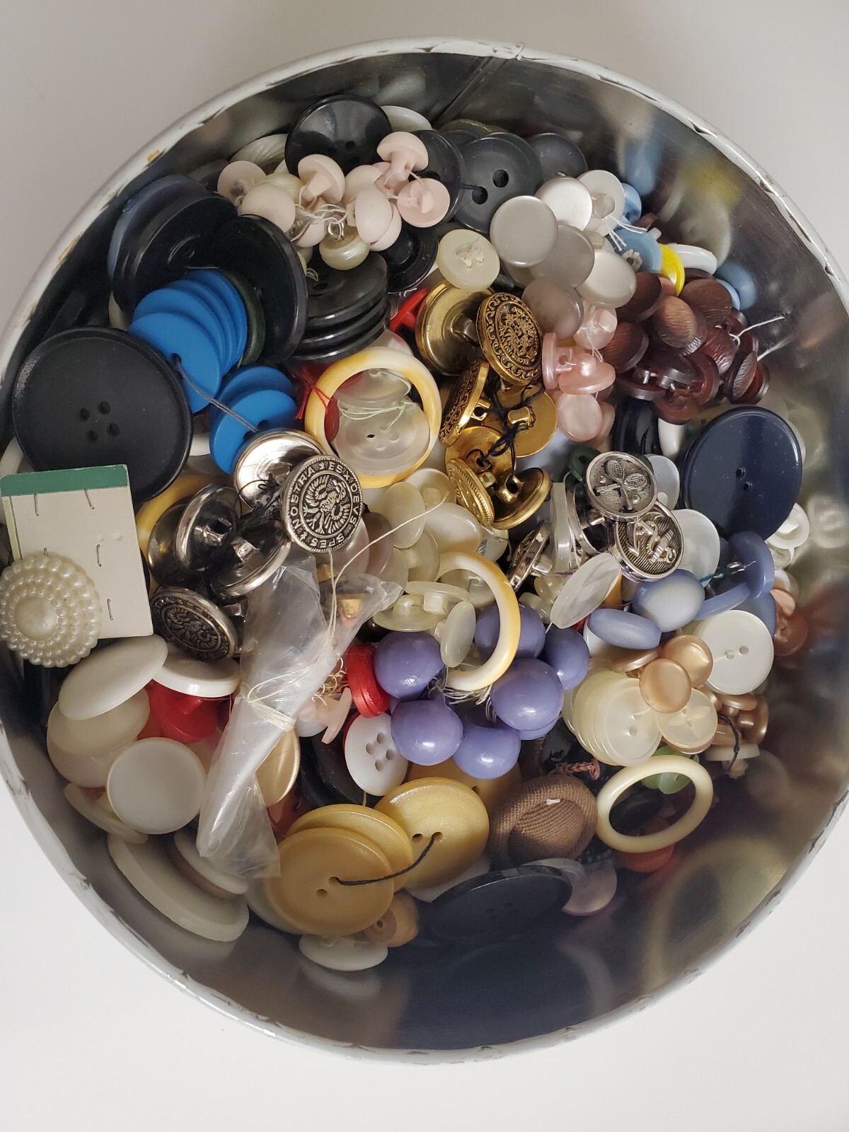 1978 Keepsake Tin Full Of Vintage Buttons | eBay