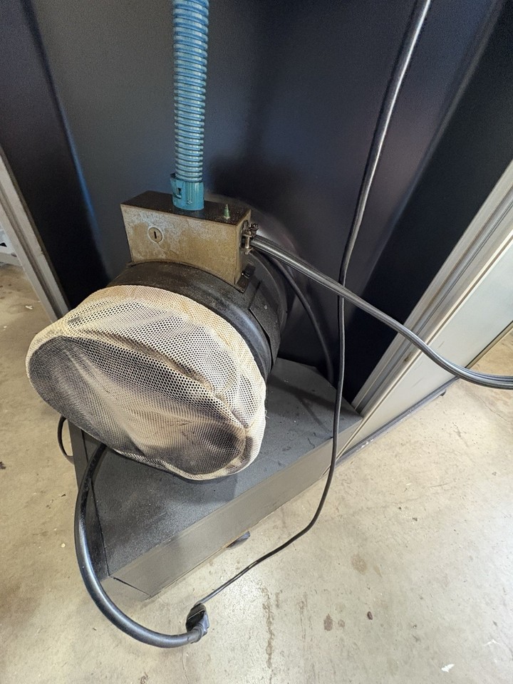 Norvell Sunless Spray Tan Overspray Reduction Booth with Mirrored ...