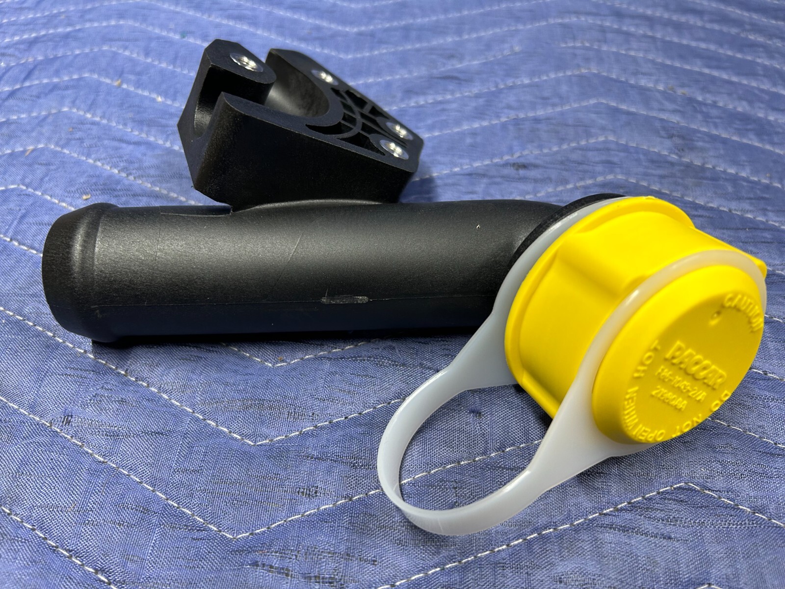 One (1) Peterbilt & Kenworth F86-1049 OEM Tank Surge Filler Neck ...