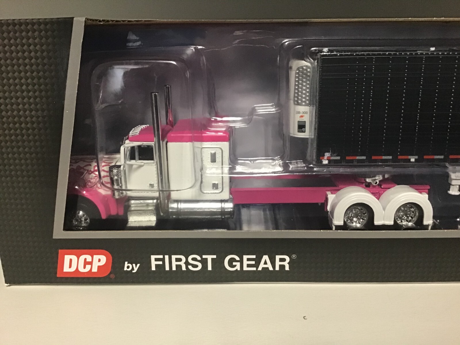 60-1081 1/64 DCP PINK PETERBILT 379 60" BUNK 320" FRAME W/ MATCHING ...