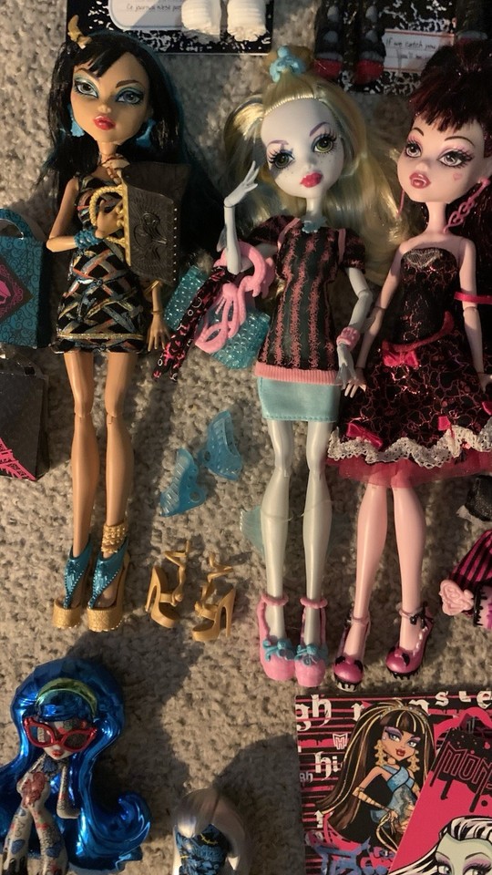 Monster high Lot Of 9 With Stands, Posters And Accessories MH Figures ...