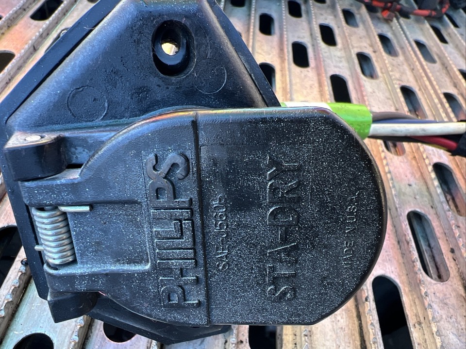 Phillips Sta-Dry SAE J560b -7 Way Wire Insertion Socket White Plugs | eBay