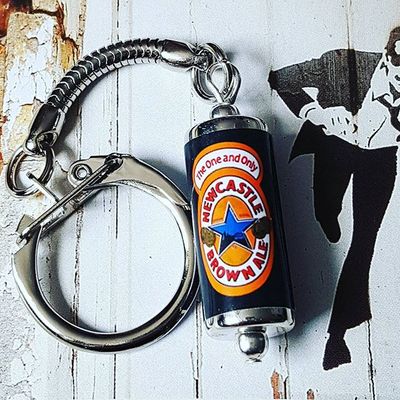 Cool NEWCASTLE BROWN ALE KEYRING novelty PUB beer GEORDIE can miniature ...
