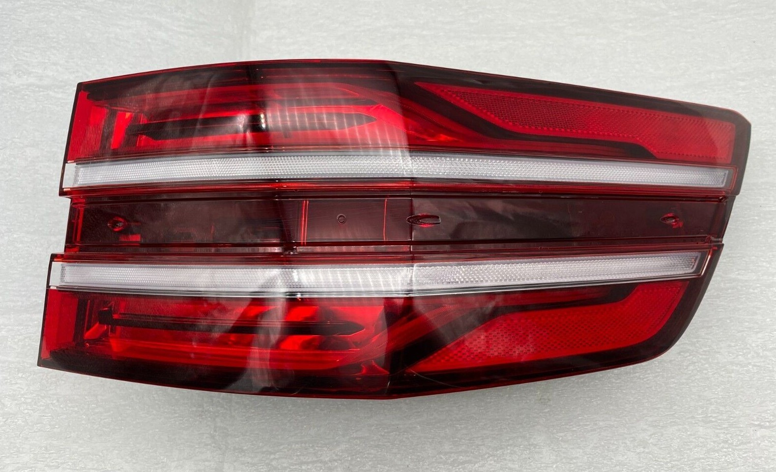 S241 2021-2022 GENESIS GV80 OEM RIGHT PASS SIDE OUTER LED TAILLIGHT ...