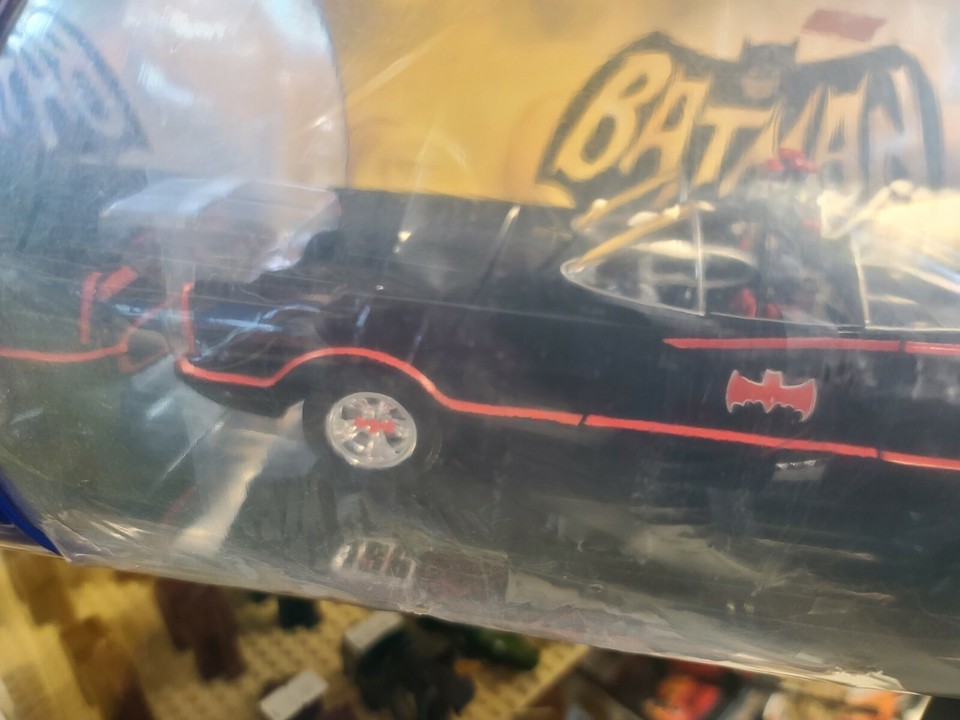 SDCC Hot Wheels 1:18 1966 BATMOBILE (Flocked) Classic TV Series ...