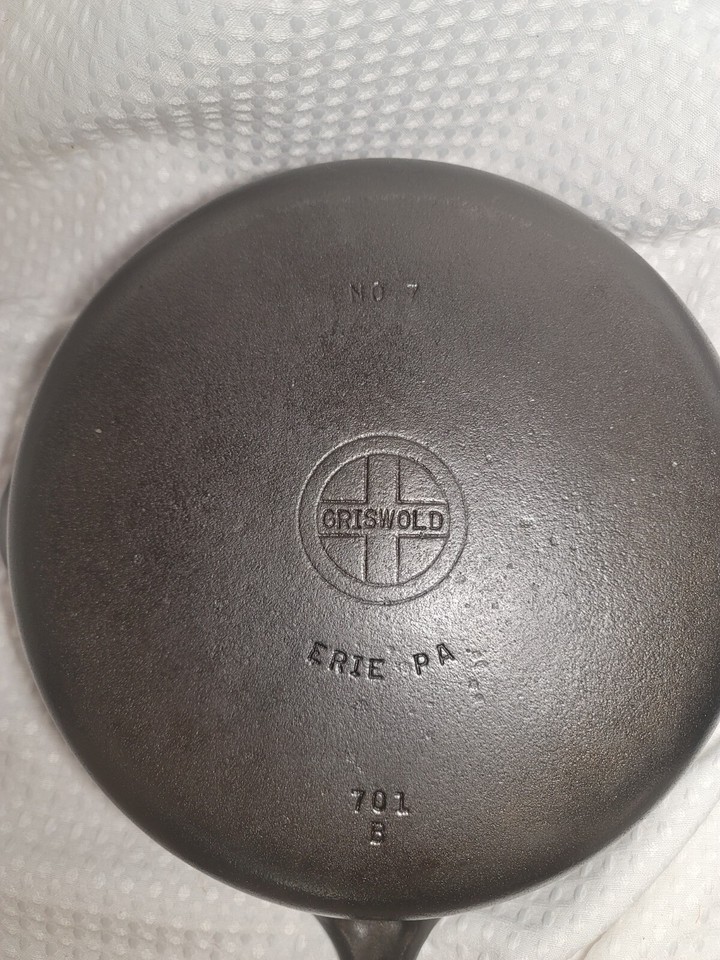 GRISWOLD NO 7 CAST IRON SKILLET 701 B SMALL BLOCK W/ FLUTED HANDLE | eBay