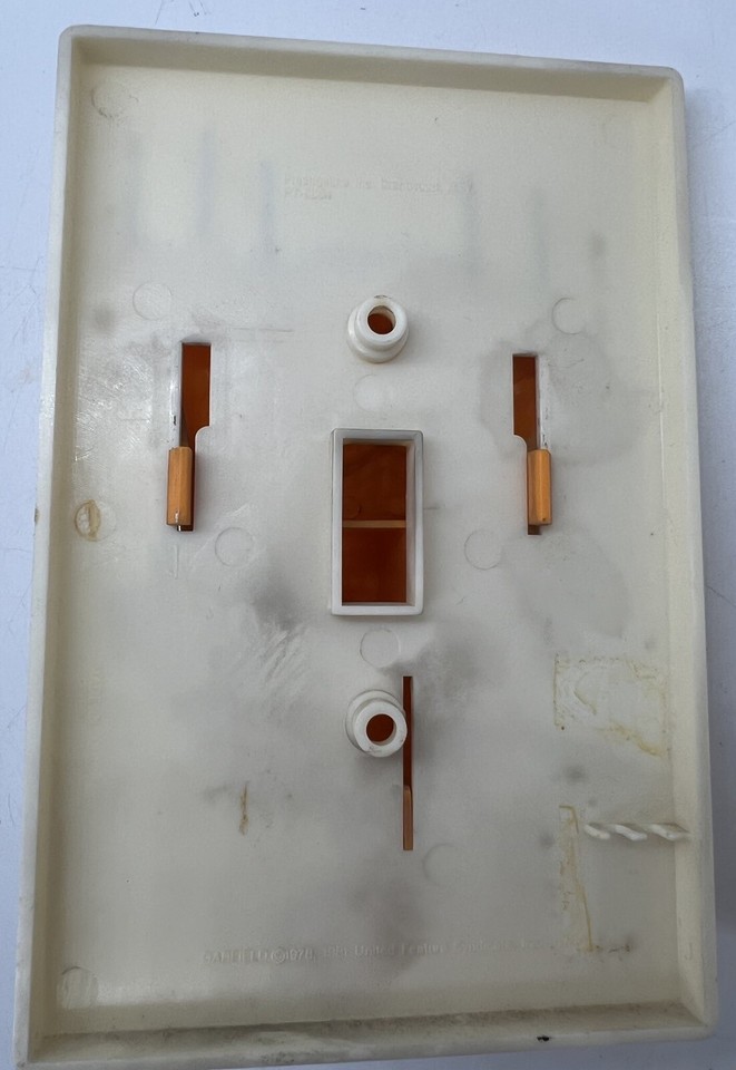 Vintage Garfield Cat Off The Wall Light Switch Plate Cover claw scratch ...