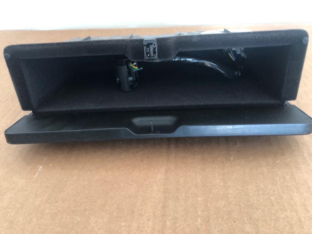 03 04 05 350Z CENTER CONSOLE CUBBY STORAGE REAR OF CENTER CONSOLE BLACK ...