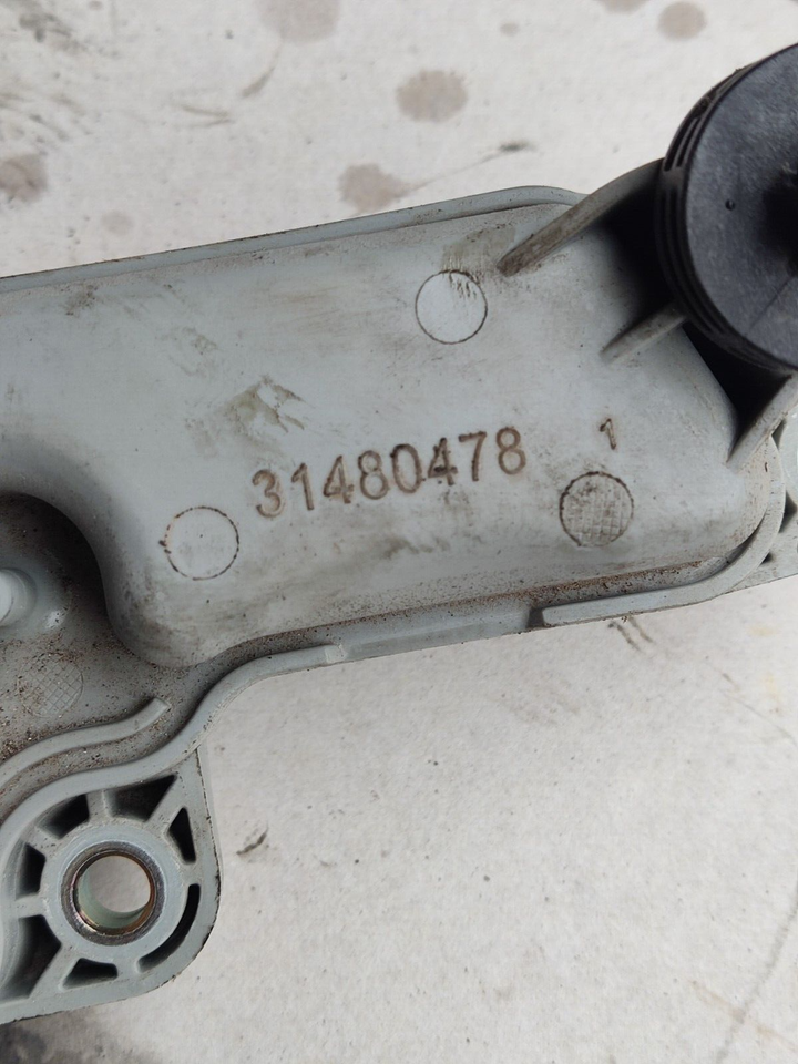 Volvo V40 2019 2.0 Petrol Vacuum Valve Reservoir Tank 31480478 | eBay UK