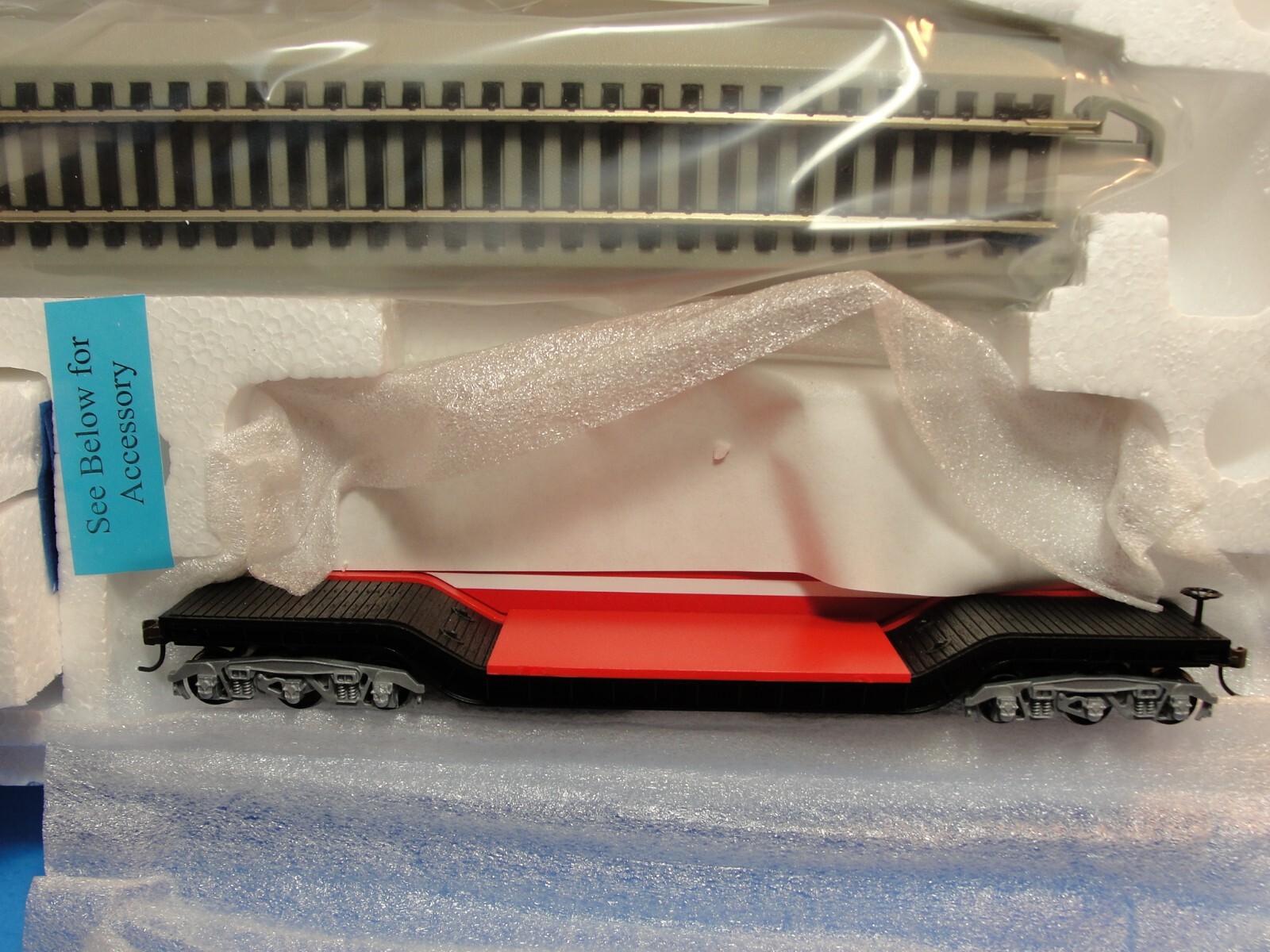 NEW Hawthorne Village Bachmann Depressed Flatbed with Farmall H Tractor ...