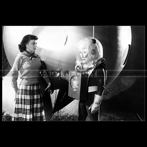 Photo F.022785 MARGARET FIELD & PAT GOLDIN (THE MAN FROM PLANET X) 1951 ...