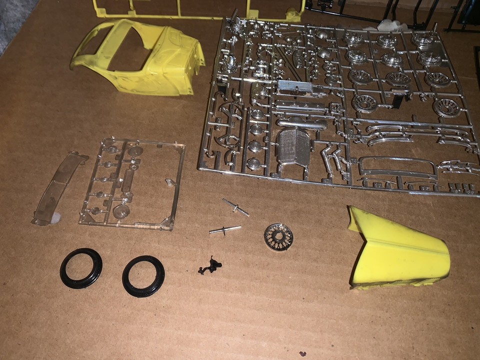 Vintage Plastic Car Model Kit Not Complete For Parts/Restore (Lot M15 ...