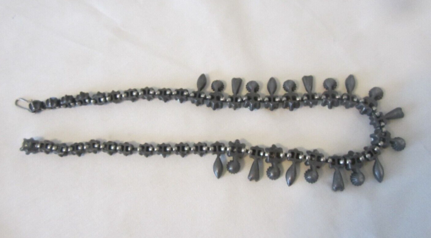 Art Deco Green Sparkly Paste Stones Necklace - Gem