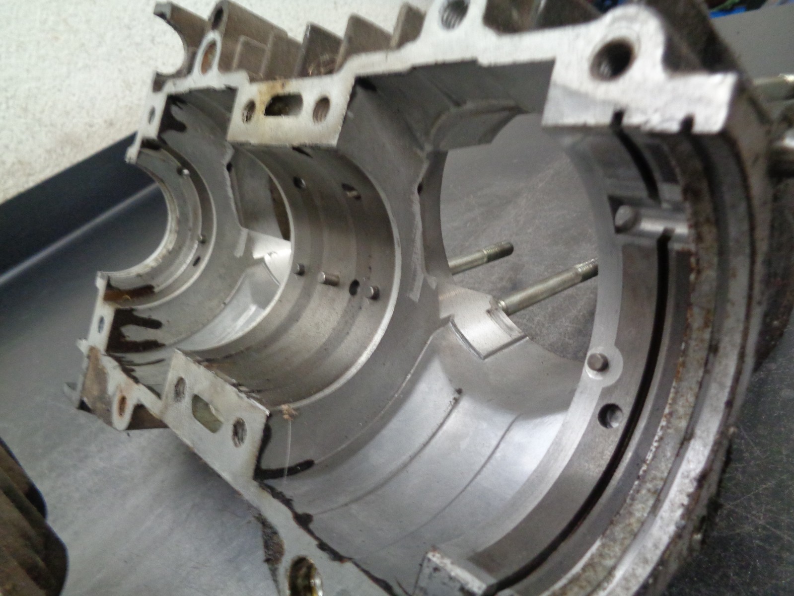 80 1980 YAMAHA SNO JET 440 SNOWMOBILE ENGINE CRANKCASE CRANK CASE CASES ...