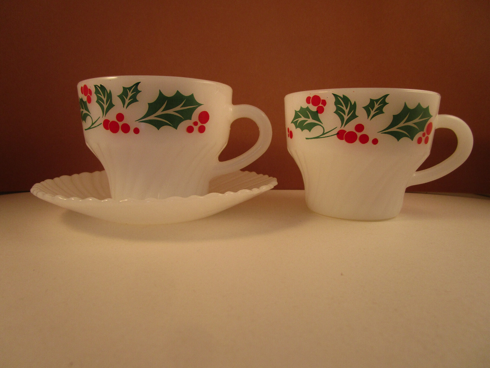 Vintage Termocrisa Mexico Milk Glass Holly Berry Set of 2 Cups & 1 ...