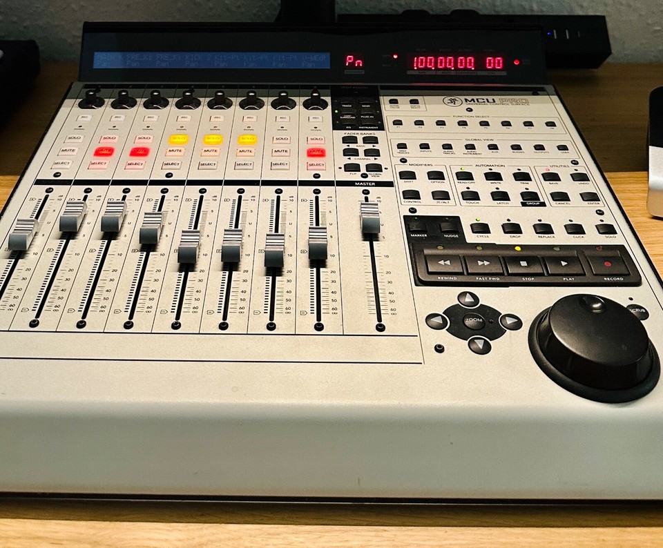 Mackie Control MCU Pro Universal V4.0 (Alps Faders) | eBay UK