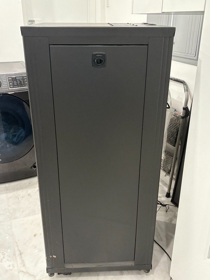 25U Server Rack Cabinet with 3 Side Panels + Glass Door -LOCAL PICKUP ...