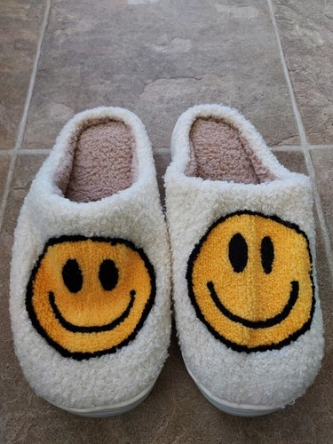 Girls Smiley Face Slippers - Size 9 | eBay