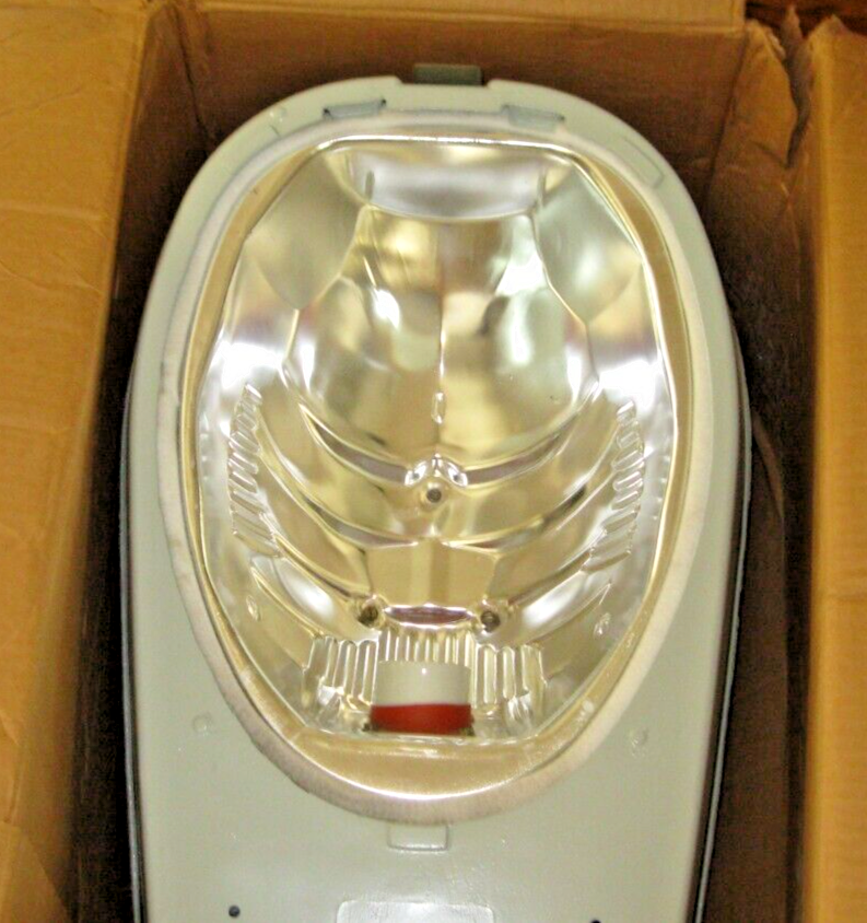 NEW GE LUMINAIRE M400 Street Lamp Light Fixture Road Parking HPS 200W ...