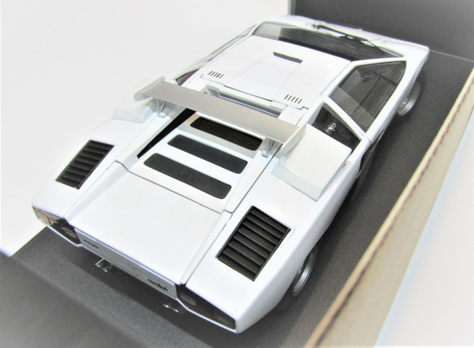Lamborghini Countach Lp400 With Roof Wing White Kyosho 08324w 1 18 for ...
