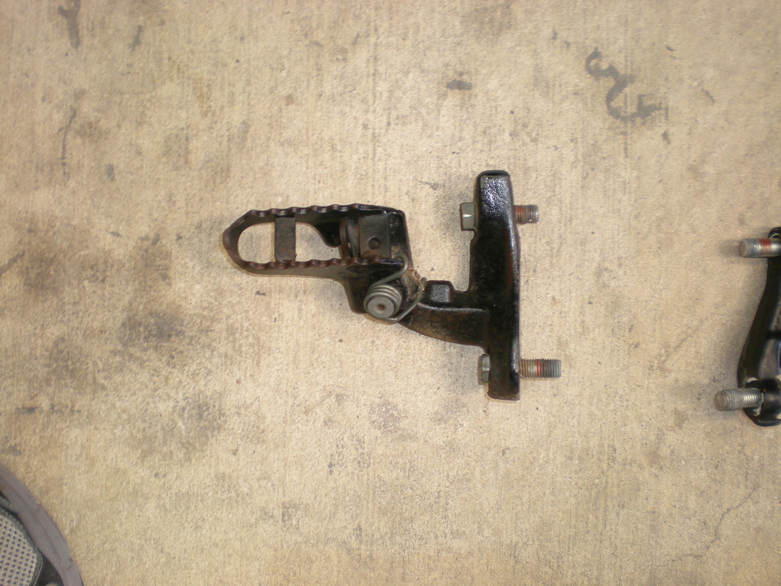 1987 Honda XL 250 R XR RFVC Left Foot Peg and Bracket | eBay