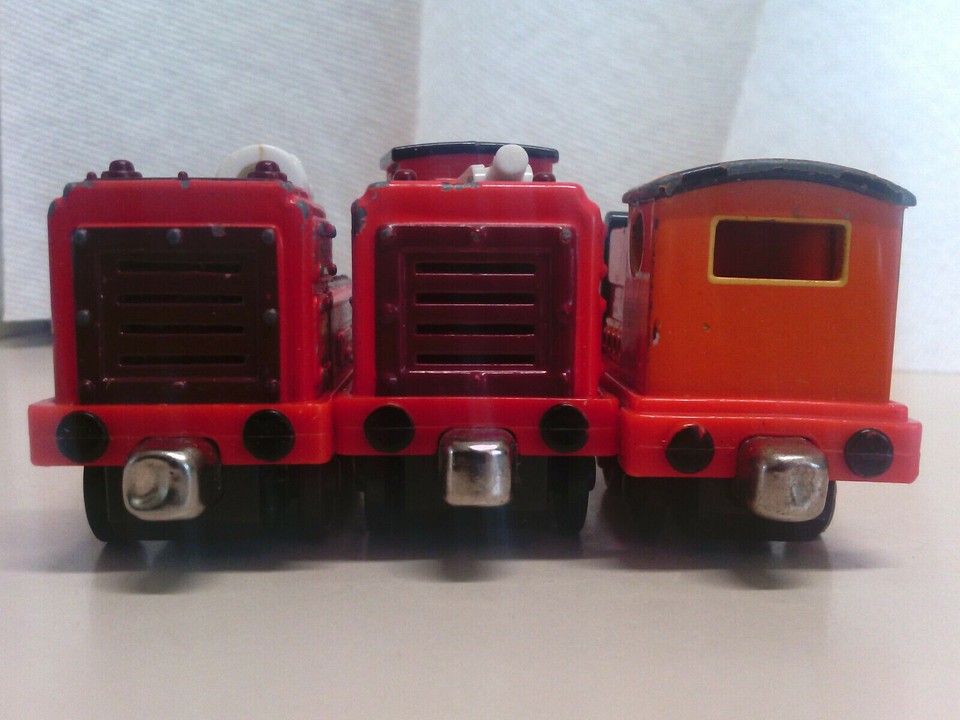 (BAD MAGNET) Thomas and Friends Take-Along Rusty and the Rescue Cars ...