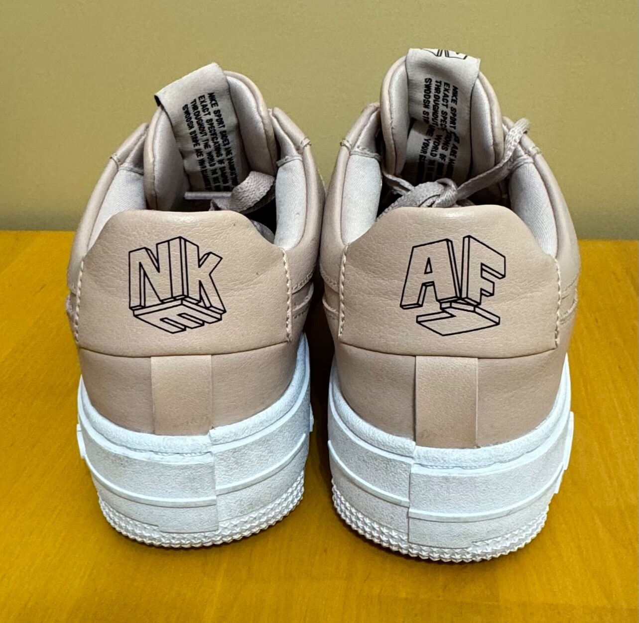 Women’s Nike Air Force 1 AF1 Pixel Particle size 6 - Gem
