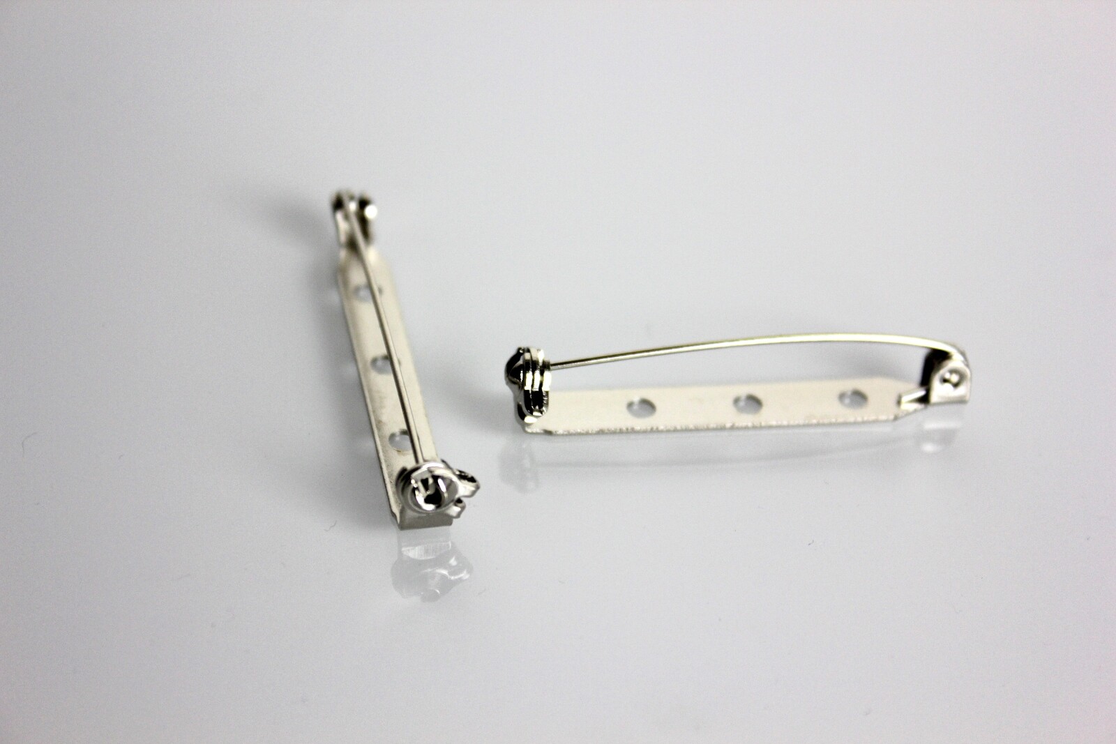 100 Broschennadeln Rohlinge 16 20 21 25 28 31 33 39 45 mm Anstecknadeln ...