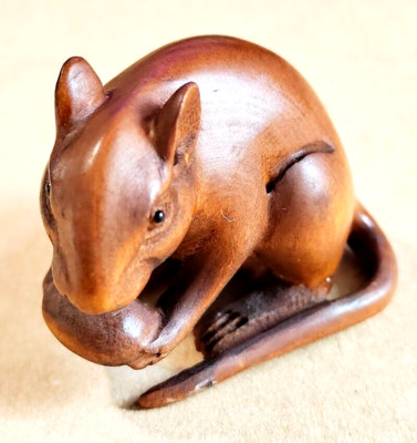 M8261 - 2" Hand Carved Boxwood Netsuke Figurine - Mouse Lovely | eBay UK