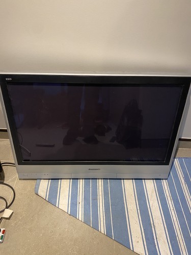 Panasonic Viera TH-37PX60B 37" Plasma Television with Wall Mount | eBay UK