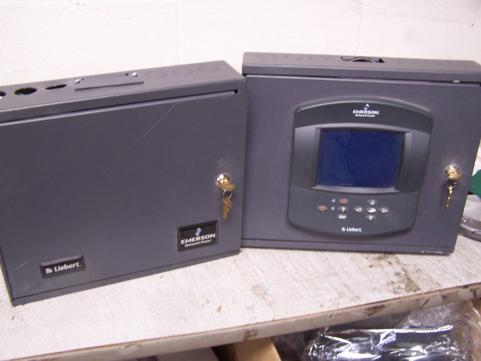 EMERSON LIEBERT VNSA NETWORK SWITCH ETHERNET 16 PORT ICOM LOT OF 2 ...